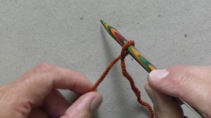 Marker thread for counting cast-on stitches and joining in the round ...