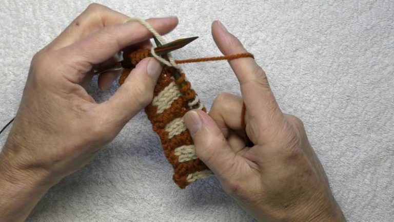 Catching floats in stranded knitting - Teabreak Knitter